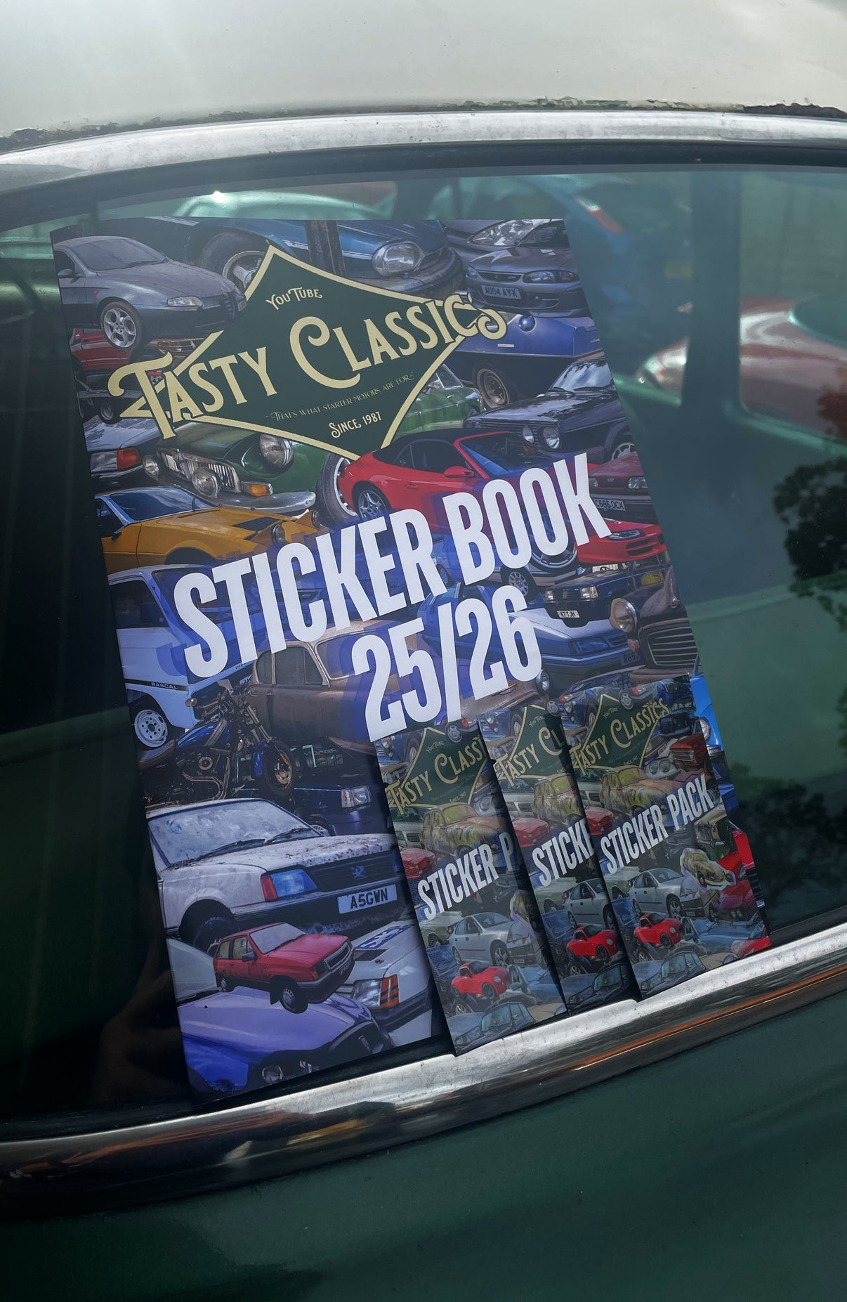 Tasty Classics Sticker Book And 3 Sticker Packs Starter Set - 2025/202
